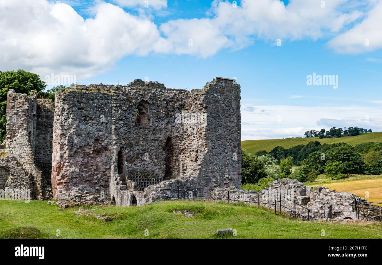 Historic scotland building ruins hi-res stock photography and images ...