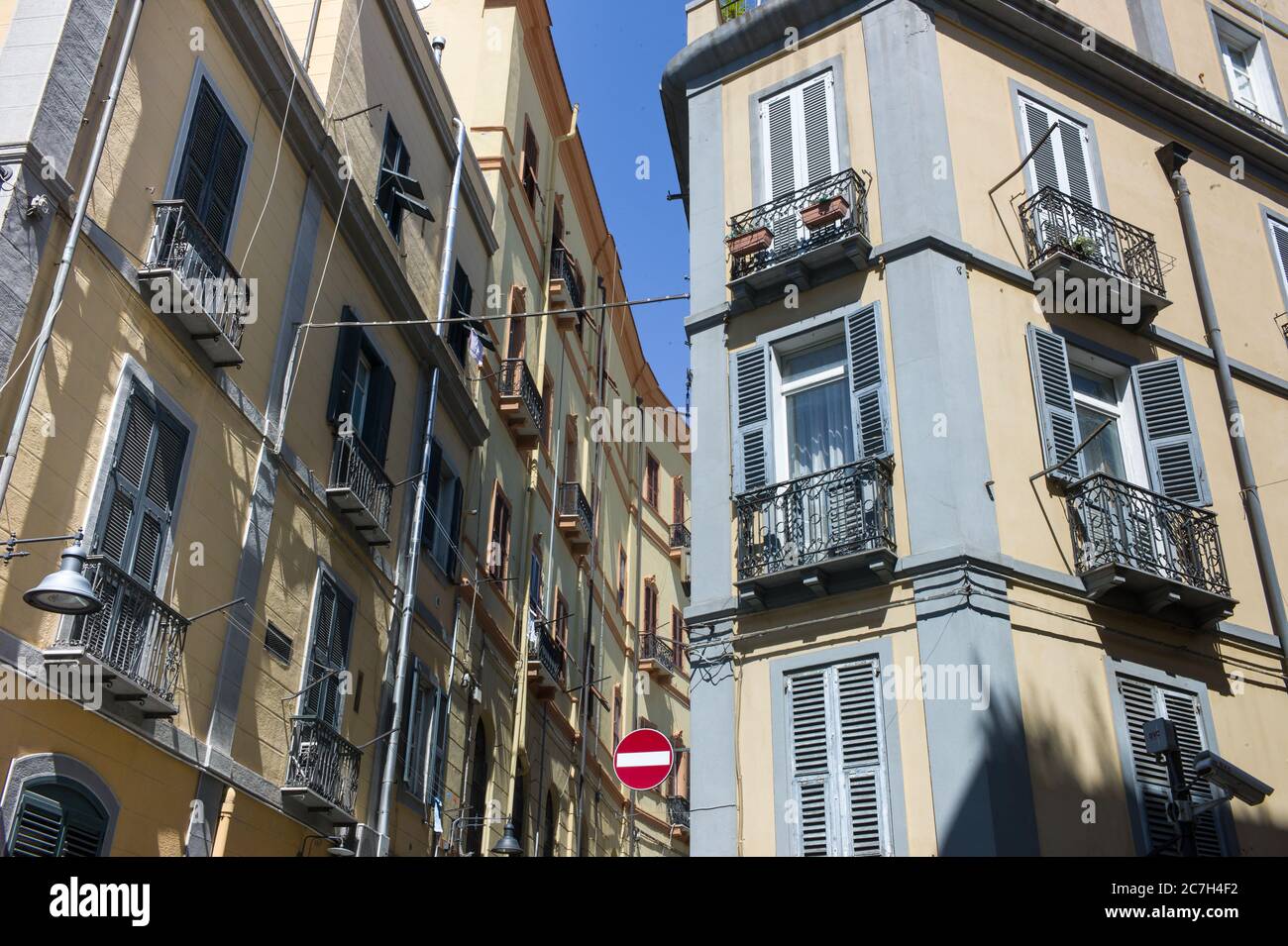 Italian no entry sign hi-res stock photography and images - Alamy