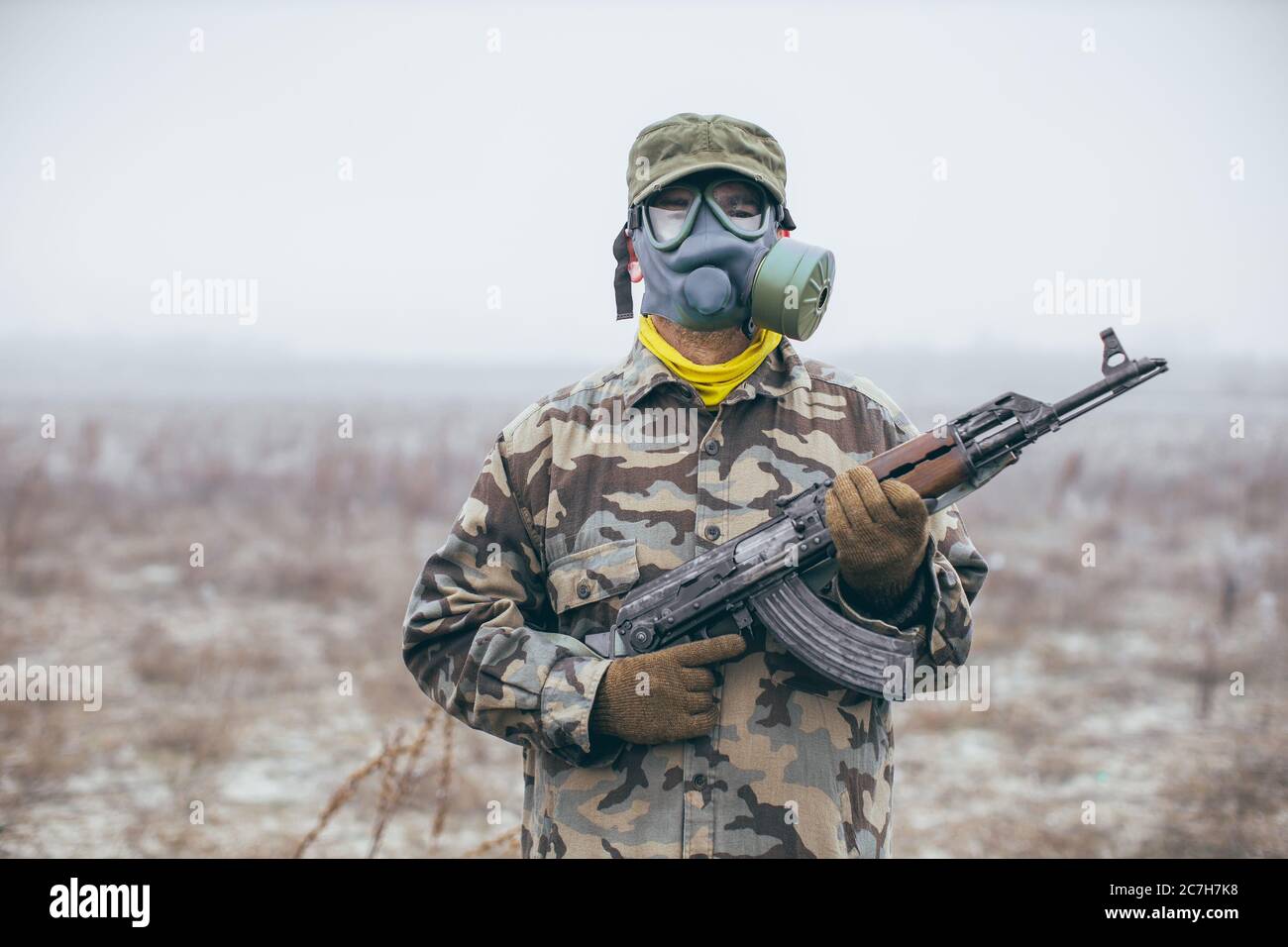Soldier gas mask hi-res stock photography and images - Alamy