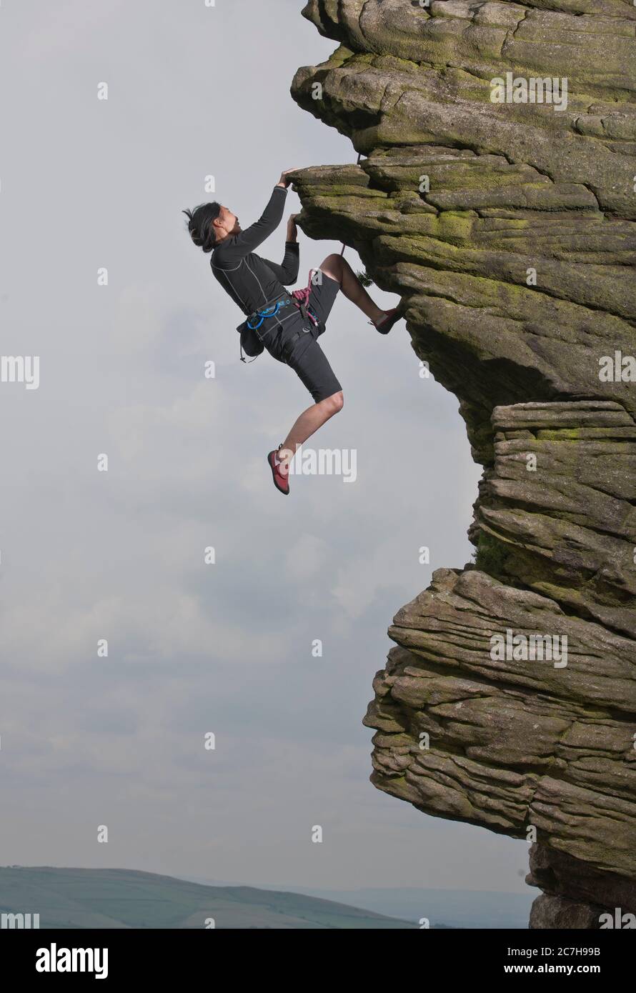 woman climbing at Windgather rocks in the British Peak District Stock ...