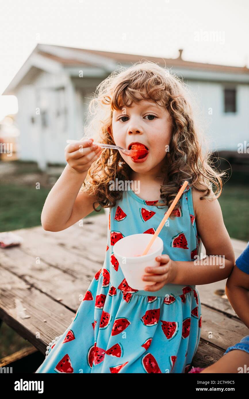 Child eating snowcone hi-res stock photography and images - Alamy