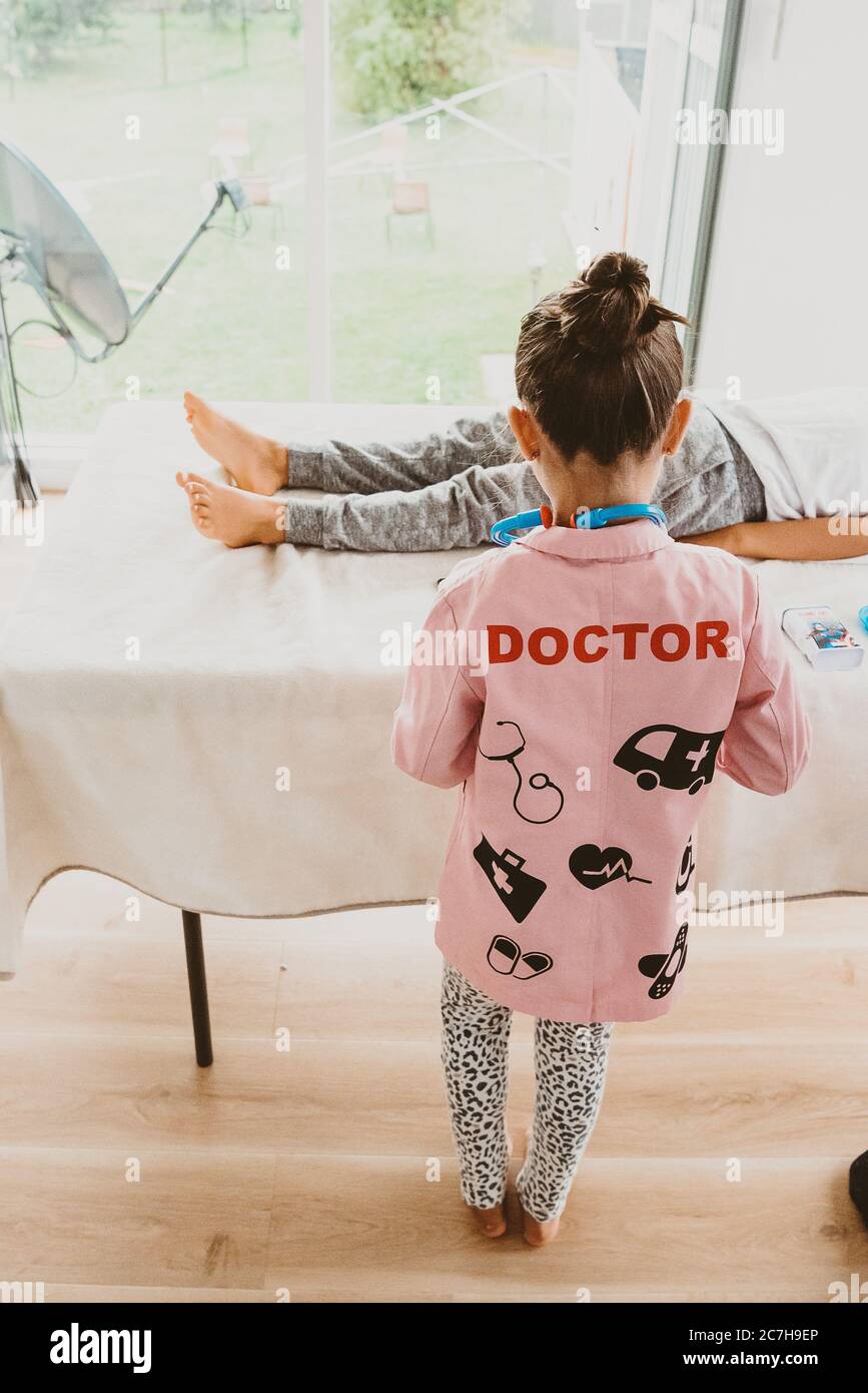 Children playing doctor and patient hi-res stock photography and images ...