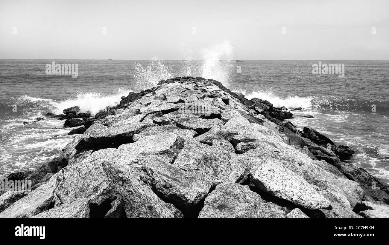 Waves ocean on rocks Black and White Stock Photos & Images - Alamy