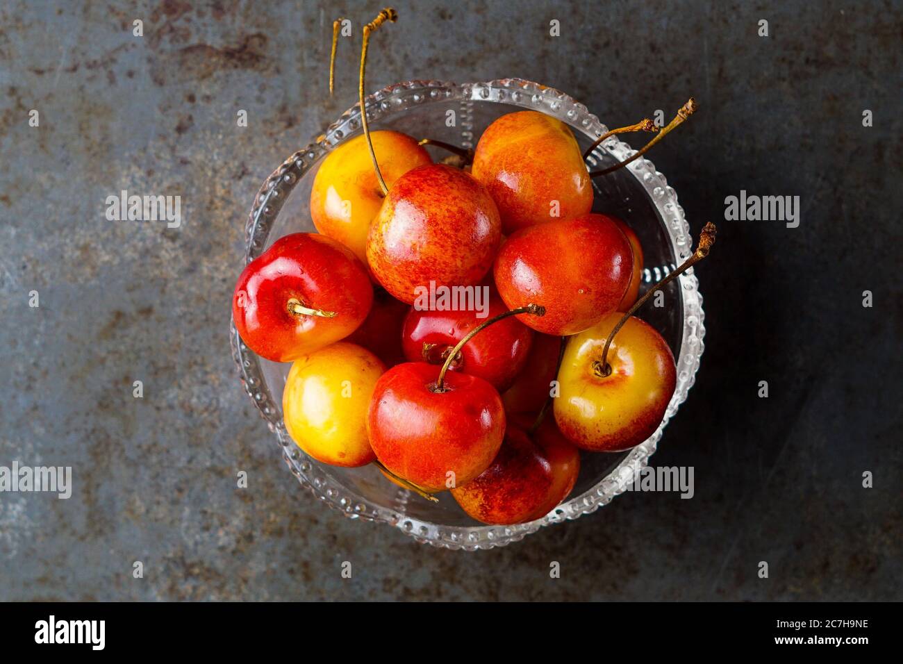 Golden yellow rainier cherries hi-res stock photography and images - Alamy