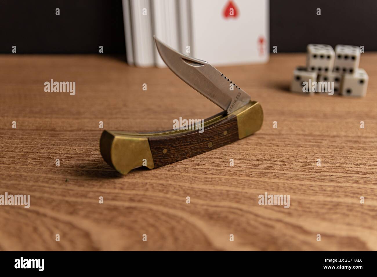 An open switchblade knife hi-res stock photography and images - Alamy