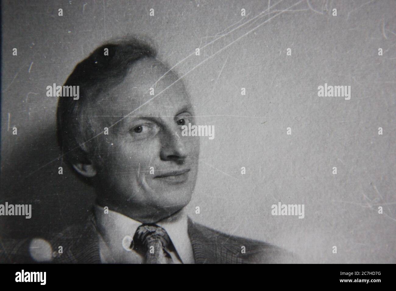 Middle eastern man portrait 70s hi-res stock photography and images - Alamy