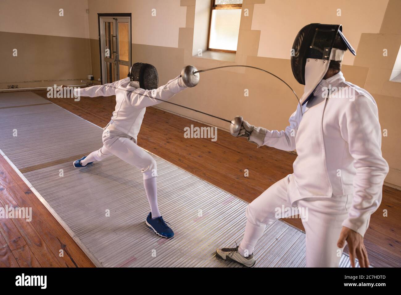 Male fencer hi-res stock photography and images - Alamy