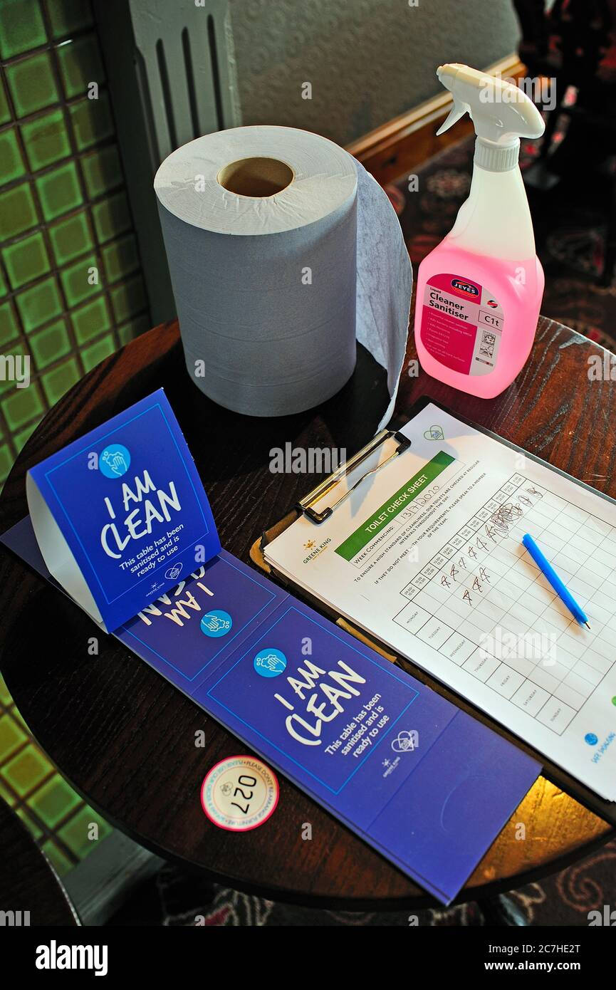 Cleaning table pub hi-res stock photography and images - Alamy