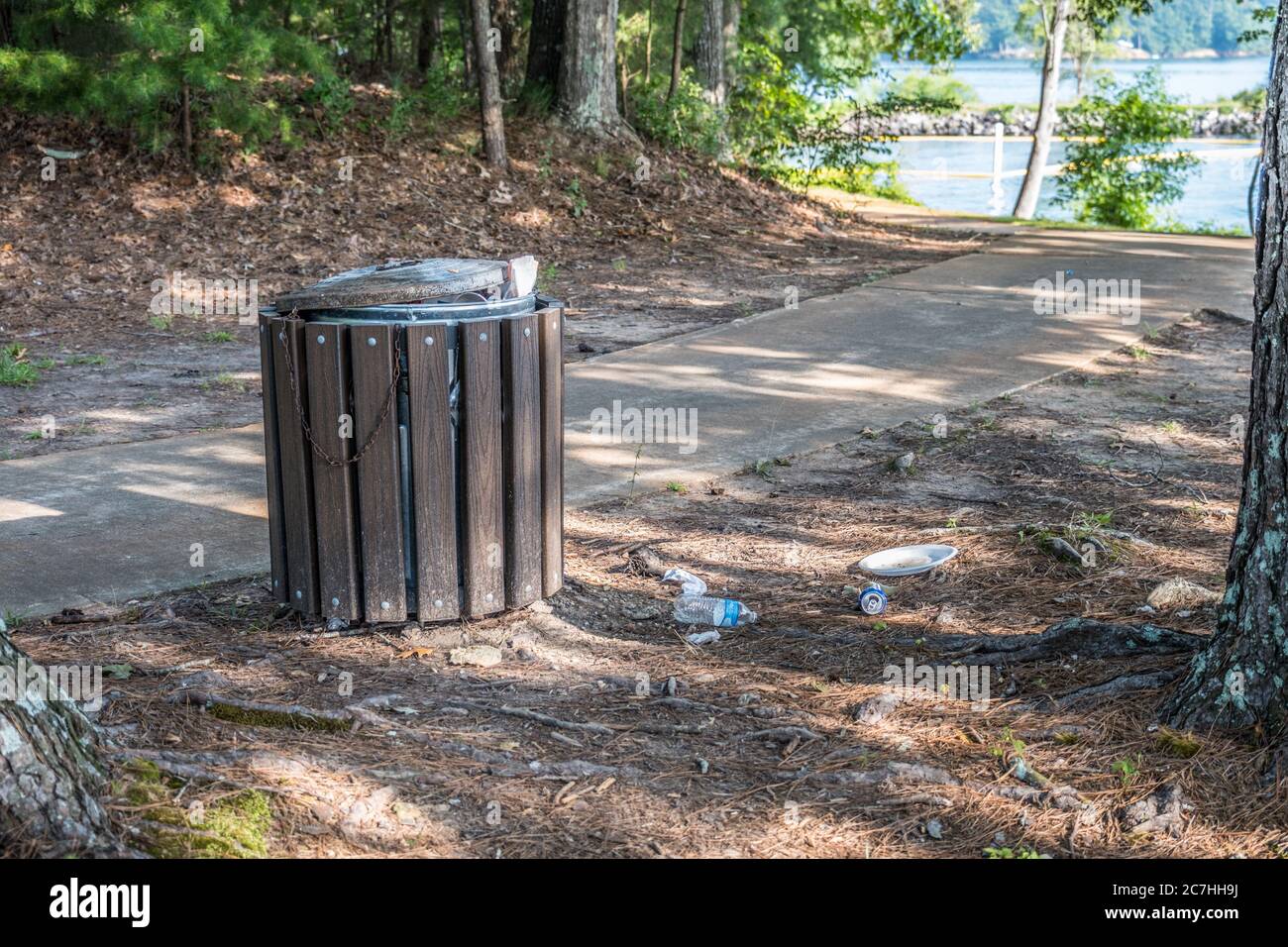 Overflowing garbage can hi-res stock photography and images - Alamy