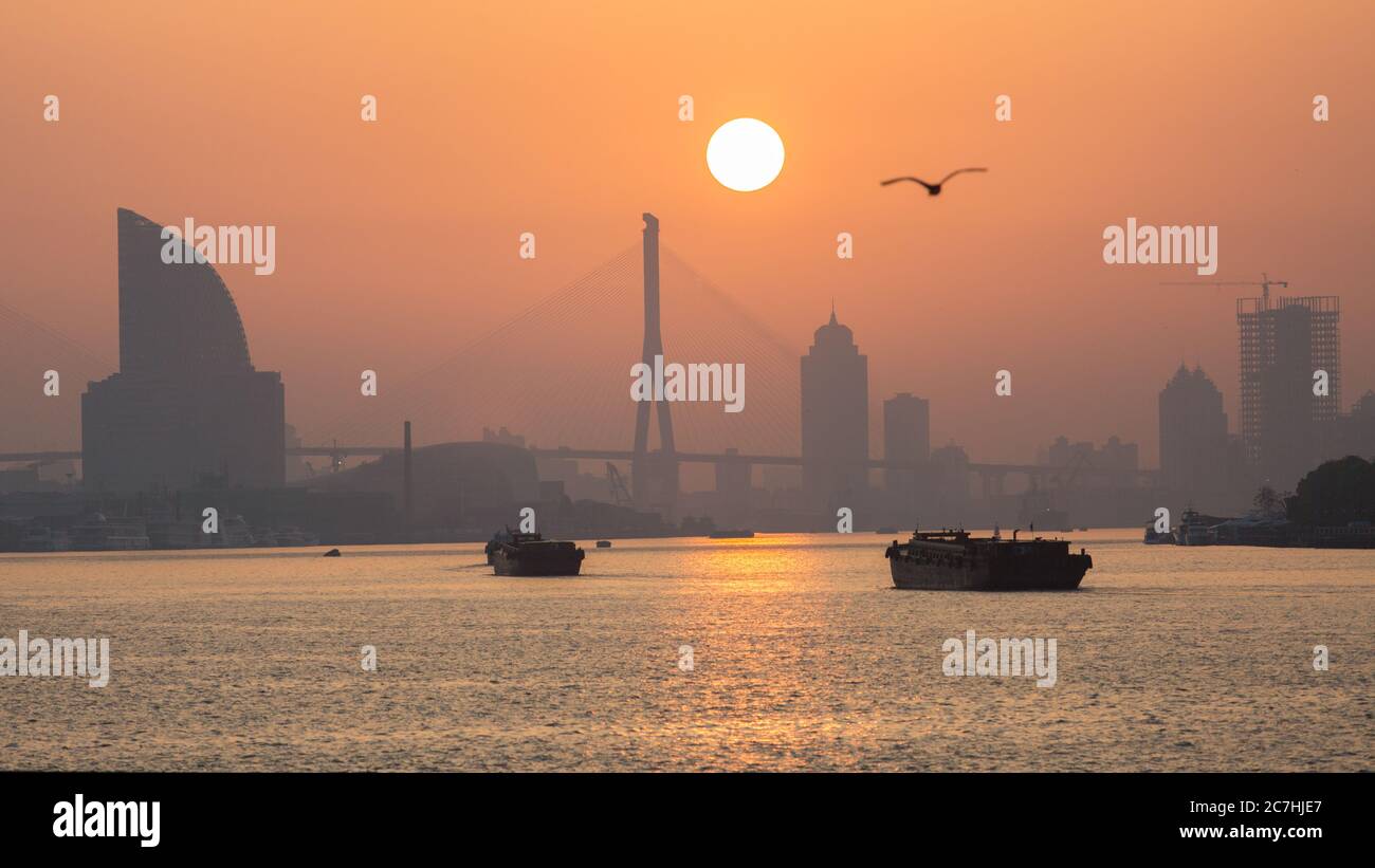 Rising sun in background hi-res stock photography and images - Alamy