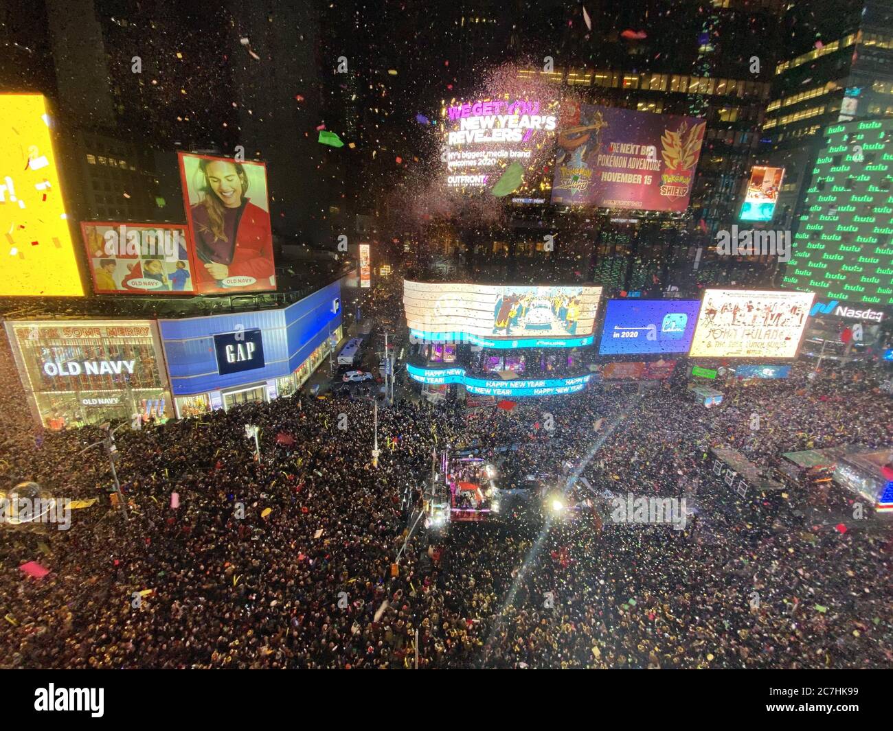 Times square new york crowds 2019 hi-res stock photography and images ...