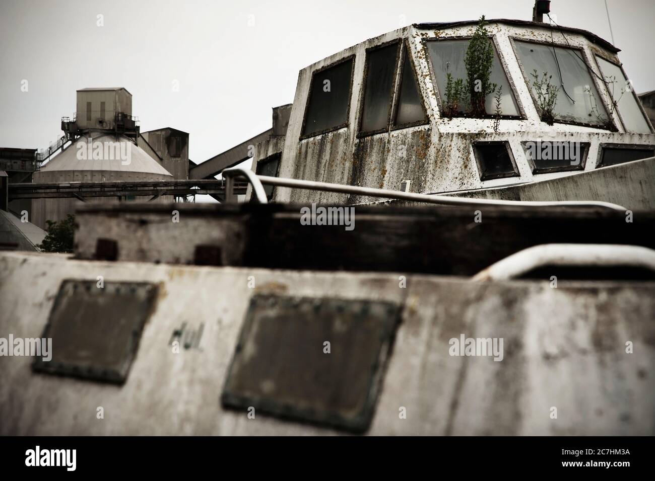 Dirty boat hi-res stock photography and images - Alamy