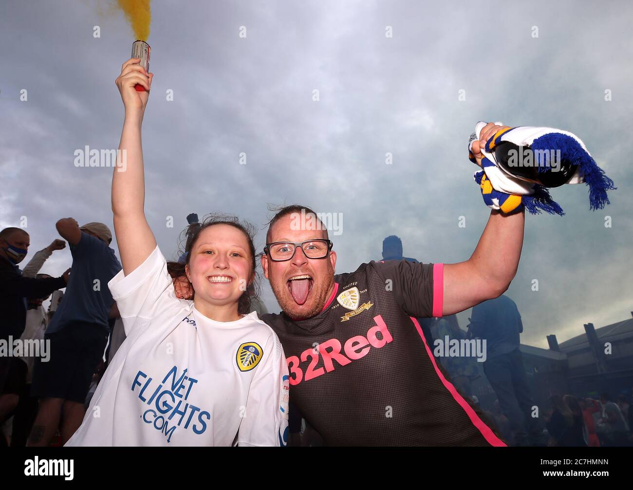 English premier league fans hi-res stock photography and images - Alamy