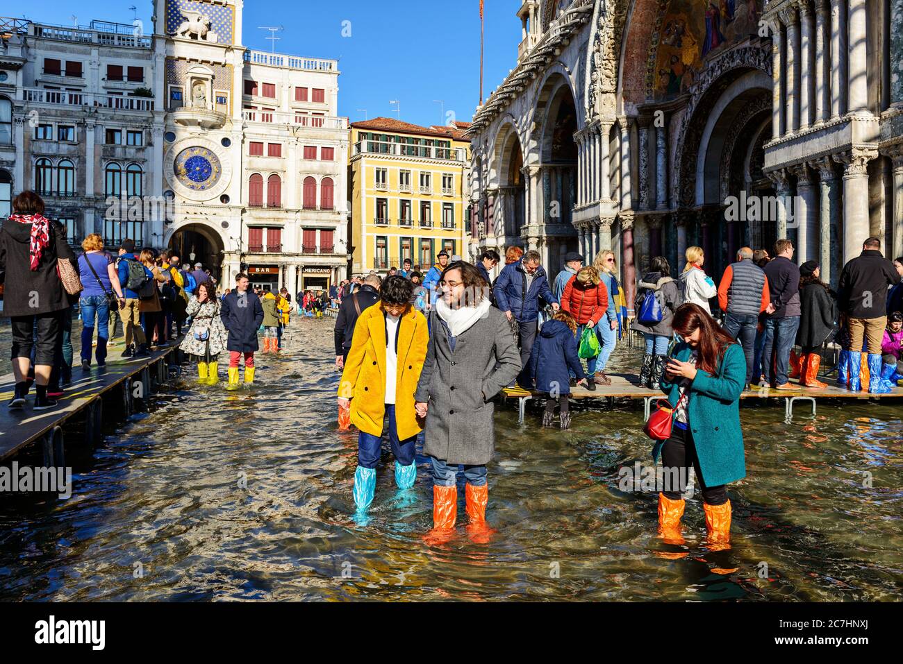Flood of people hi-res stock photography and images - Alamy