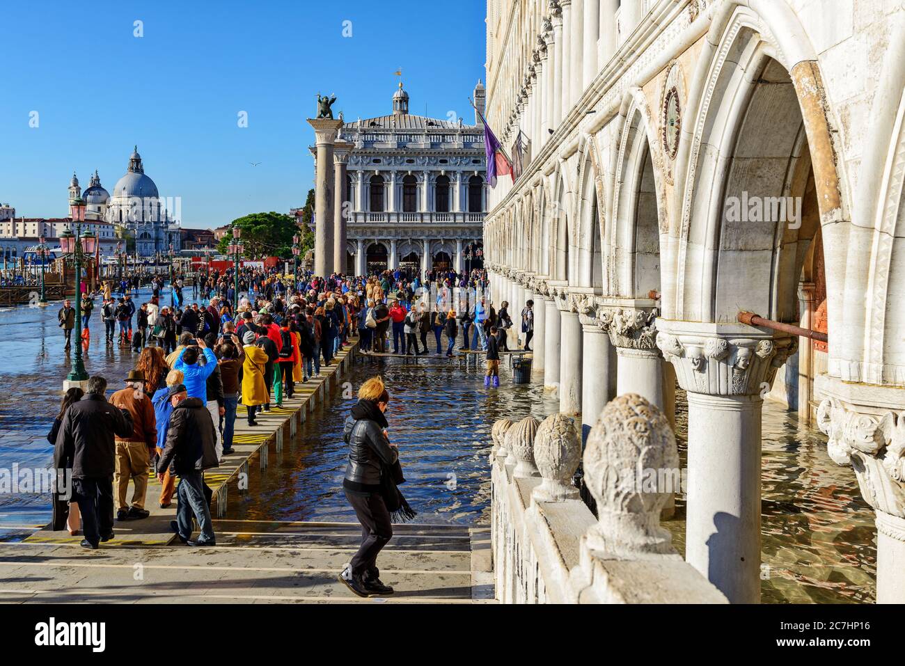 Palace, bank, lagoon, columns, portico, church, bridge, people ...