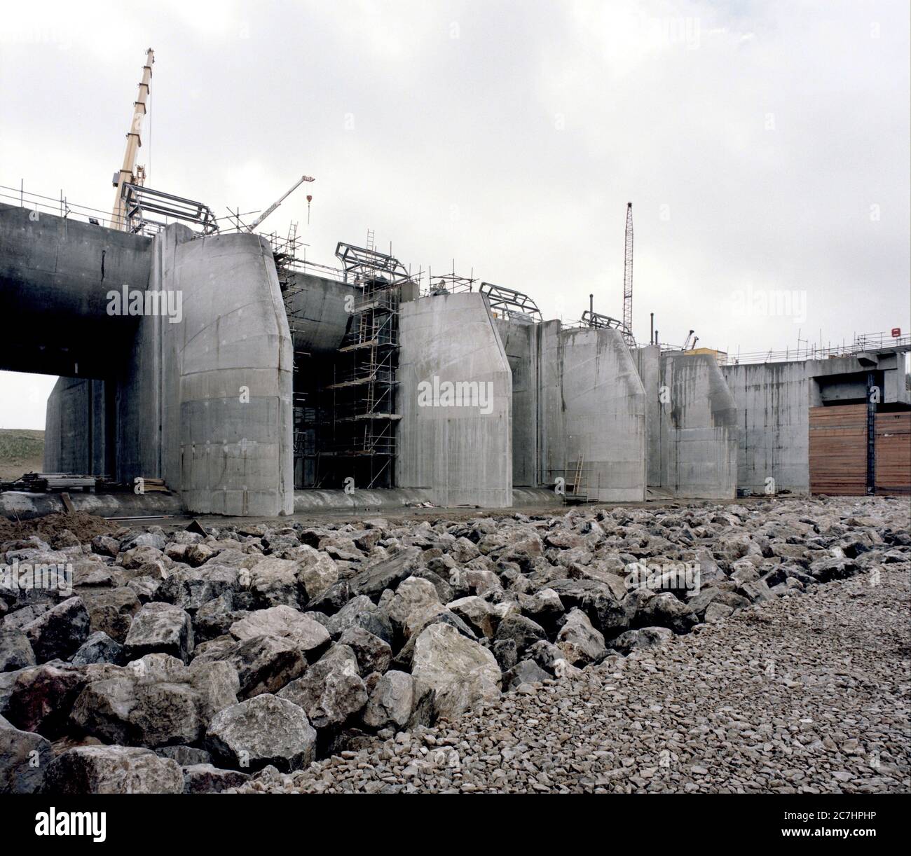 Construction work on the Lock Gates for the Cardiff Bay Barrage Stock ...