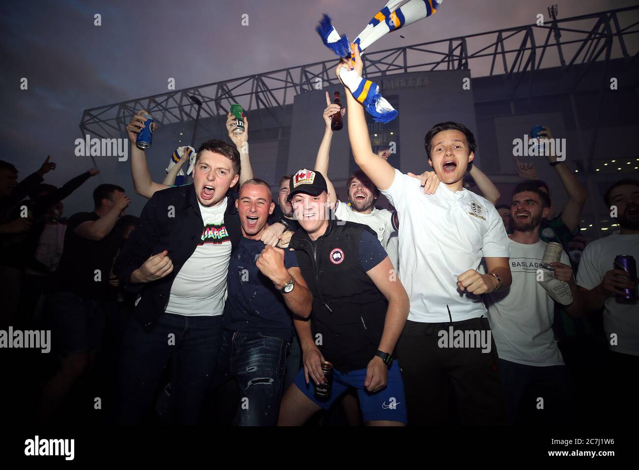 English premier league fans hi-res stock photography and images - Alamy