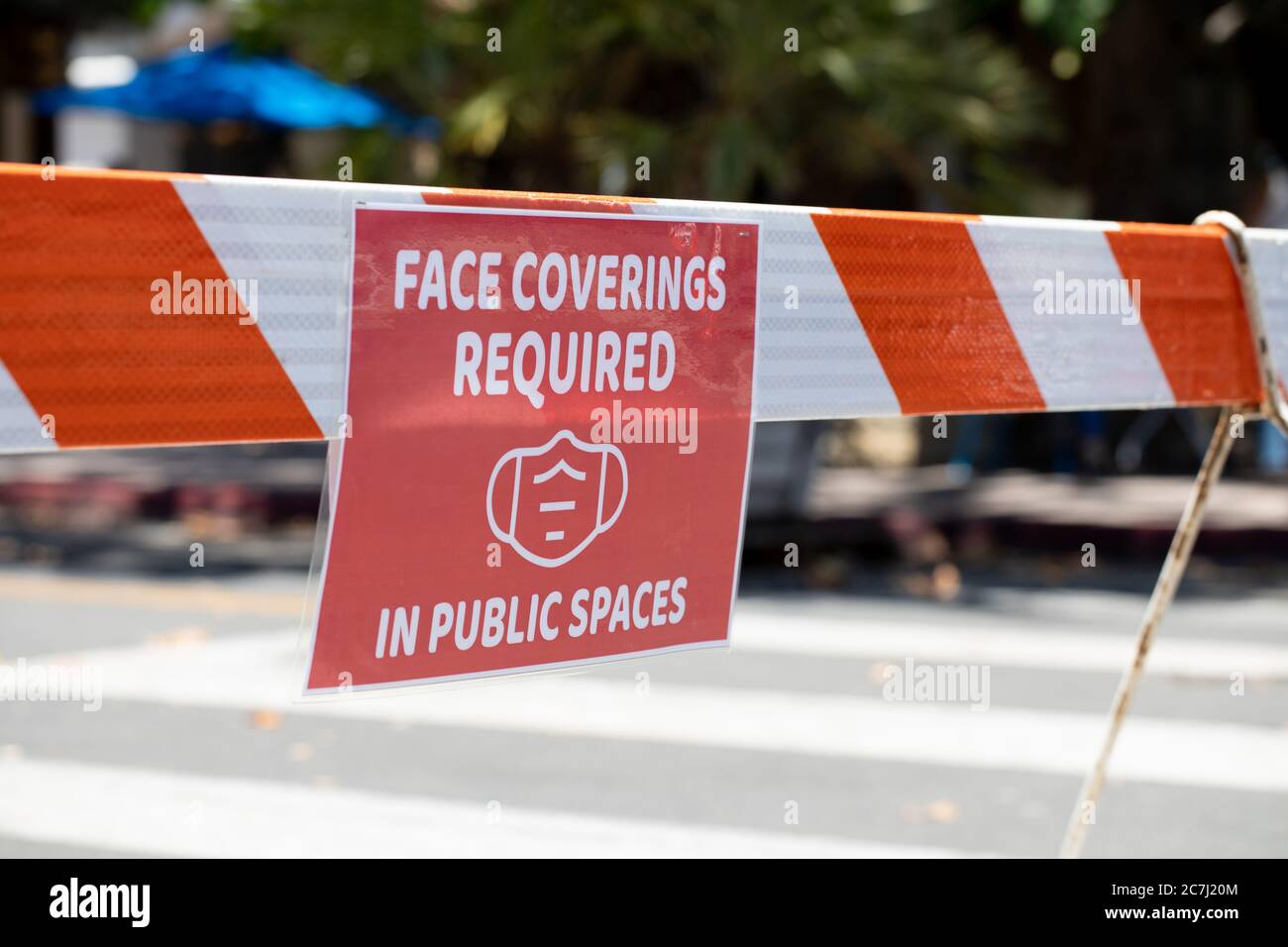 Face covering required warning signs for face masks on public streets ...