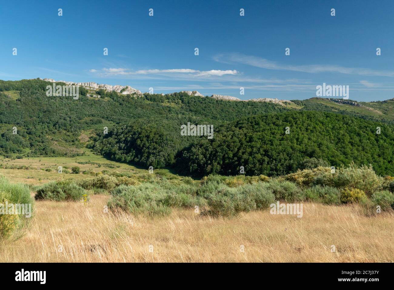 Hiking route through the Peña Tremaya. Palencia. Spain Stock Photo - Alamy