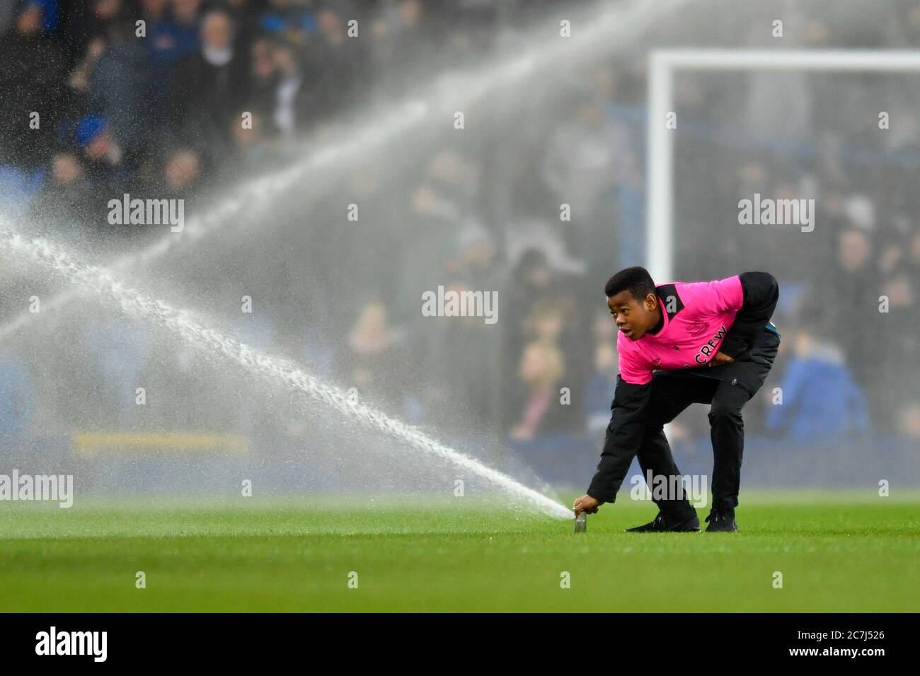Ball boy premier league hi-res stock photography and images - Alamy