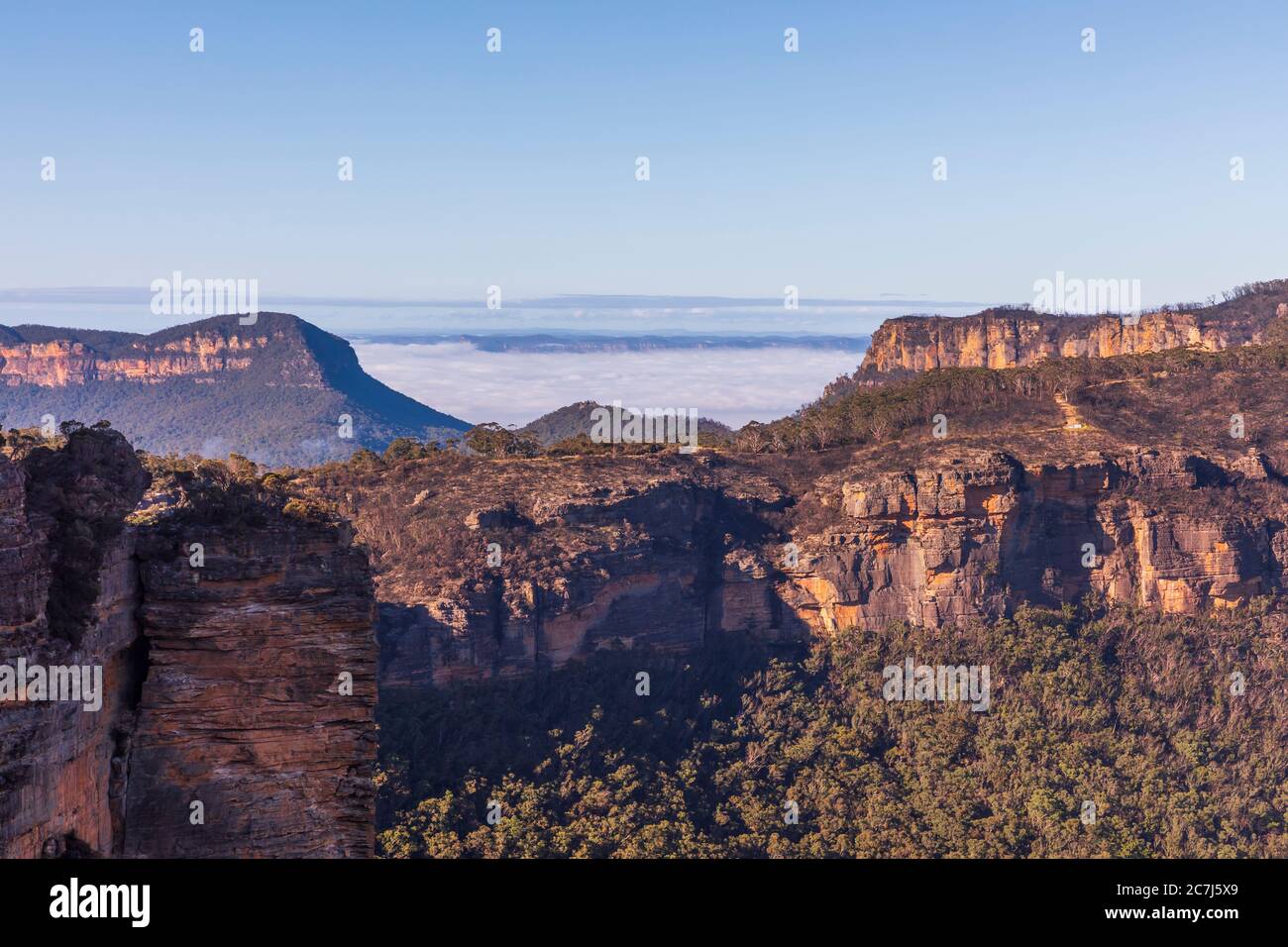 Low level clouds in the Jamison Valley near Katoomba in The Blue ...