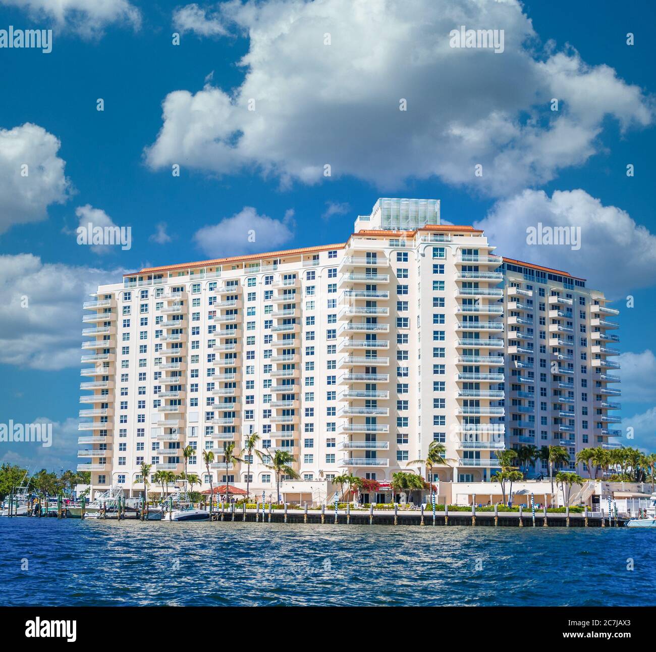 Buildings in the tropics hi-res stock photography and images - Alamy