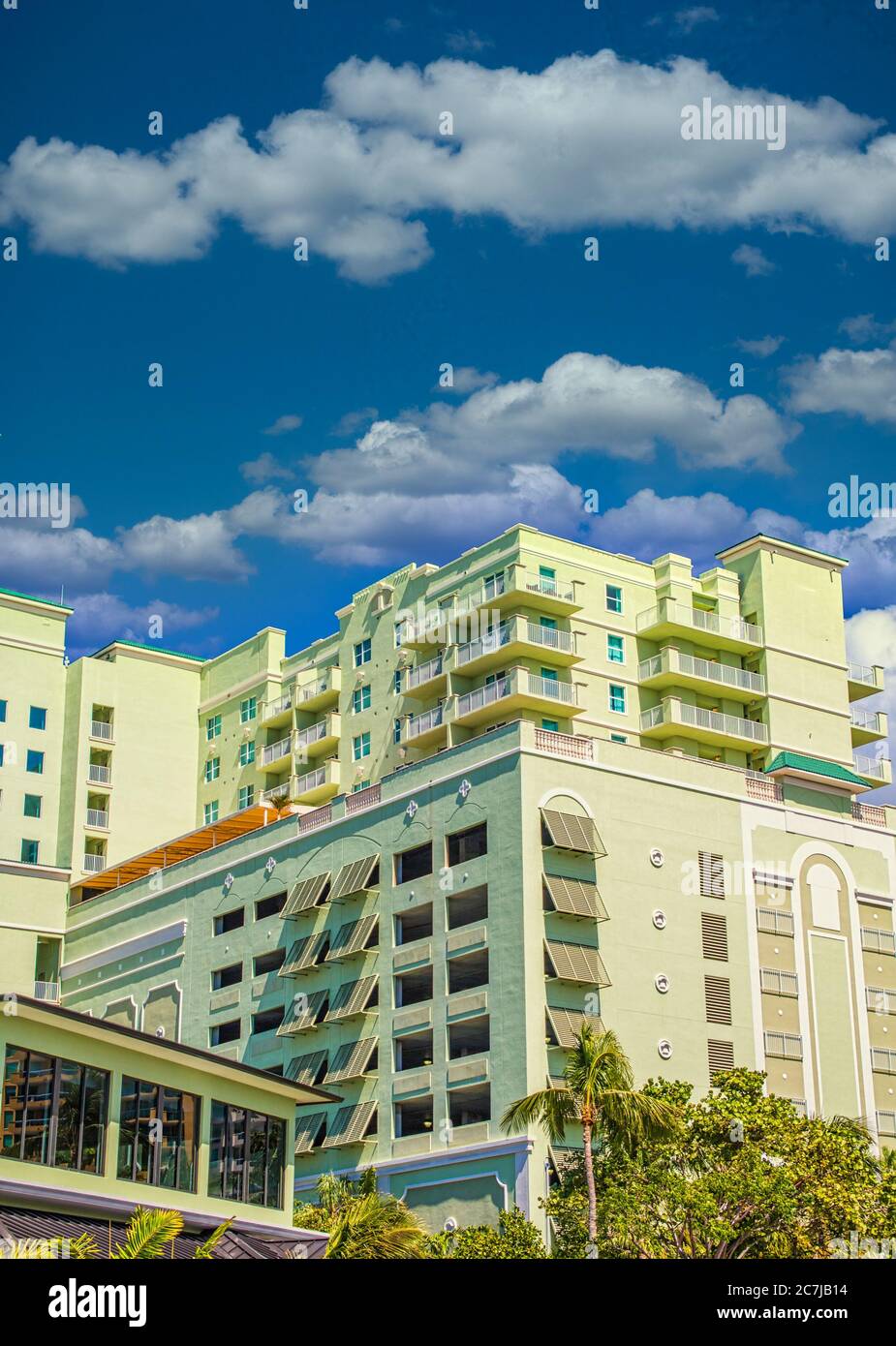 Buildings in the tropics hi-res stock photography and images - Alamy