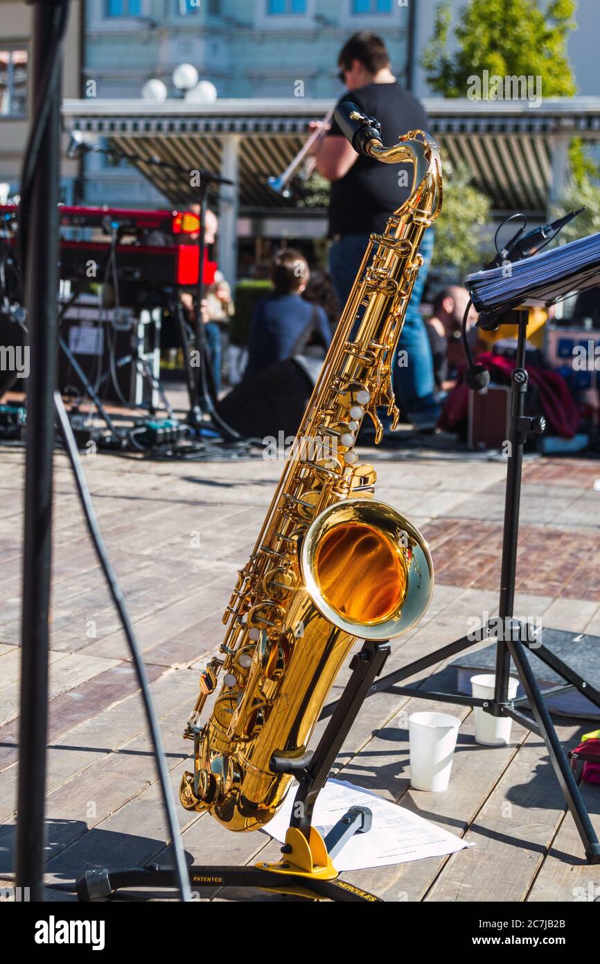Saxophone on the stand hi-res stock photography and images - Alamy