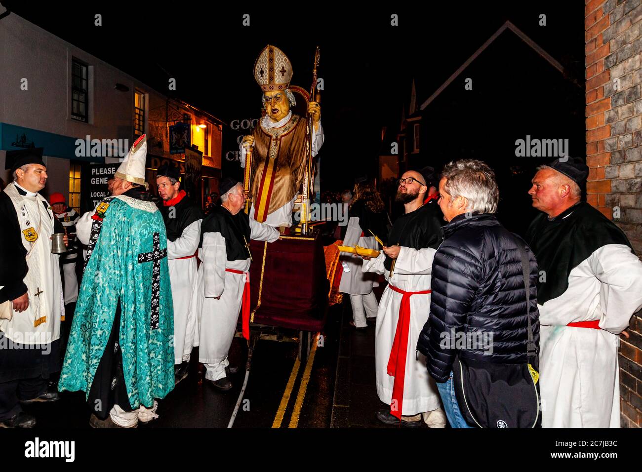 Guy fawkes statue hi-res stock photography and images - Alamy