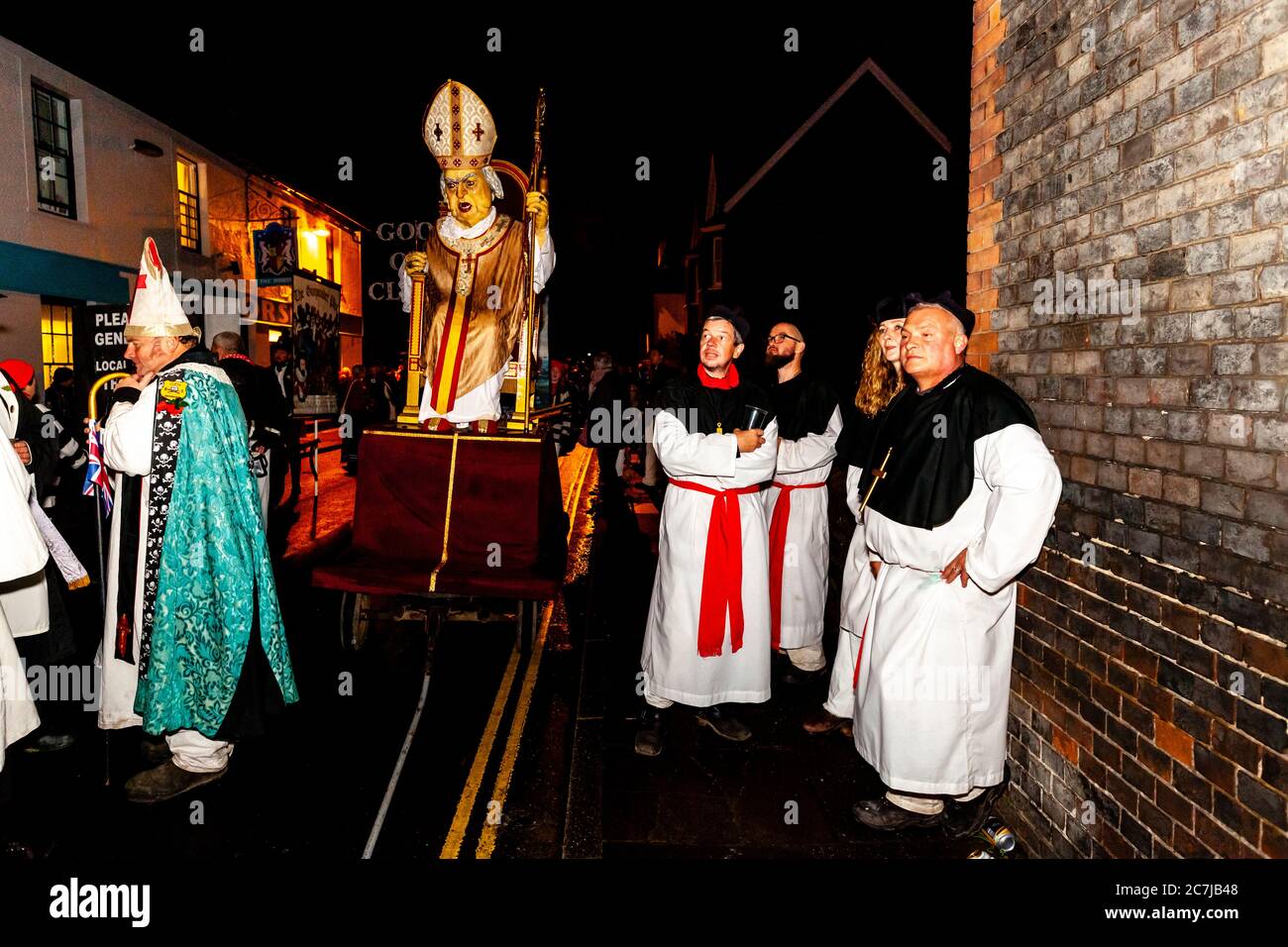 Guy fawkes statue hi-res stock photography and images - Alamy