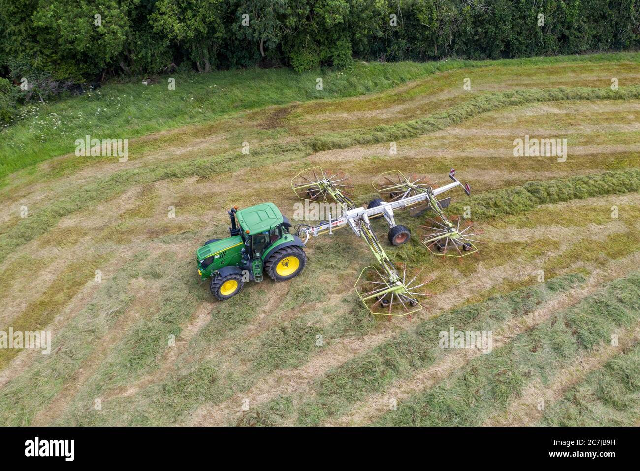 Farmer ireland combine harvester hi-res stock photography and images ...