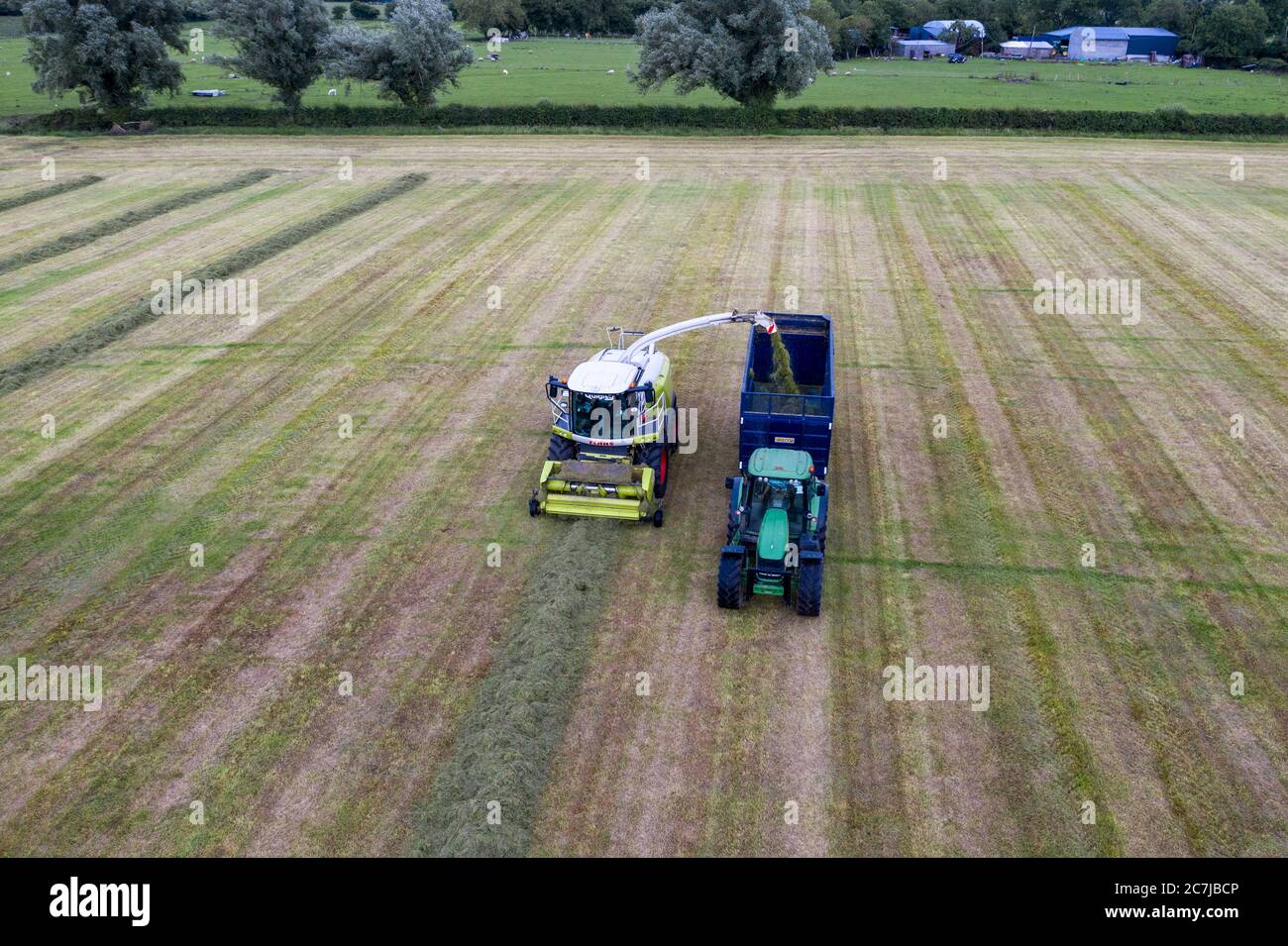 Farmer ireland combine harvester hi-res stock photography and images ...