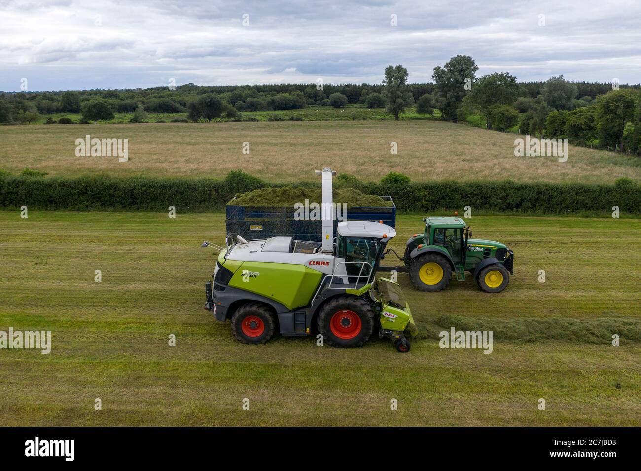 Farmer ireland combine harvester hi-res stock photography and images ...