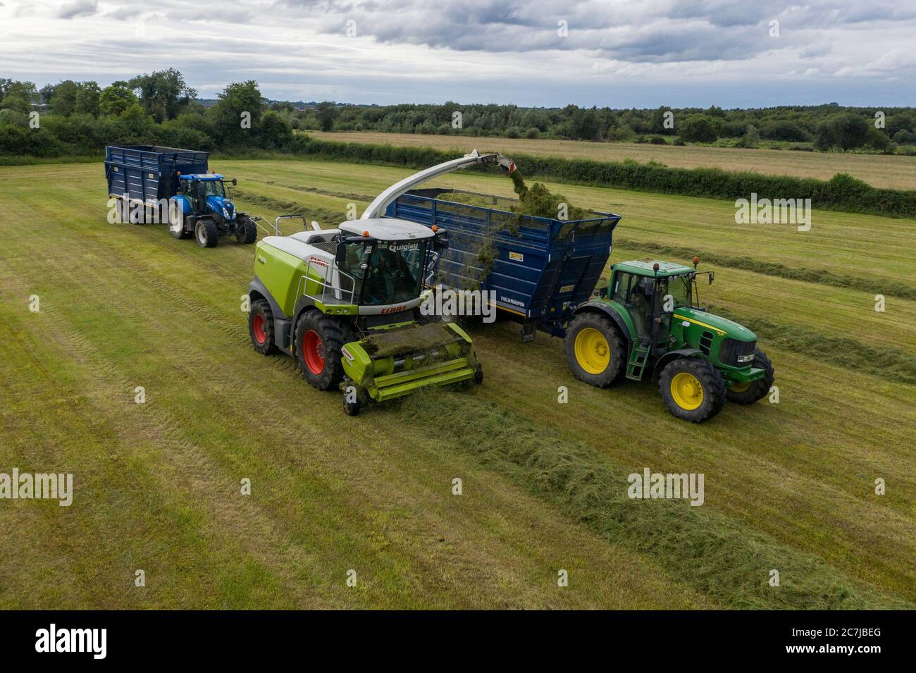 Farmer ireland combine harvester hi-res stock photography and images ...