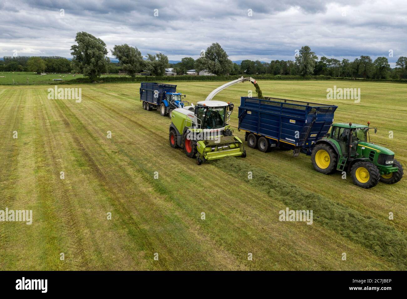 Farmer ireland combine harvester hi-res stock photography and images ...