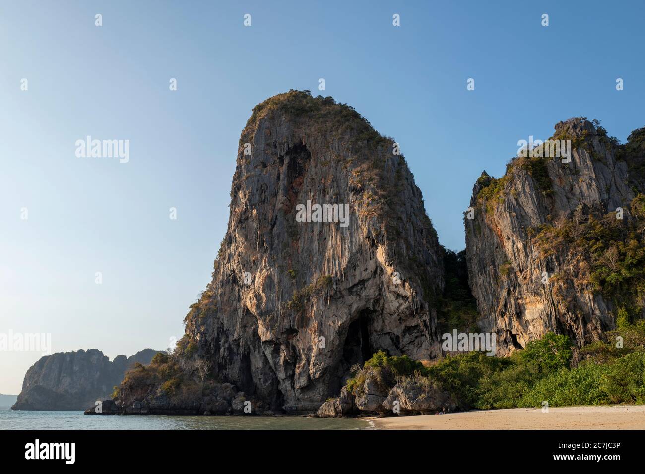 Railey beach thailand hi-res stock photography and images - Alamy