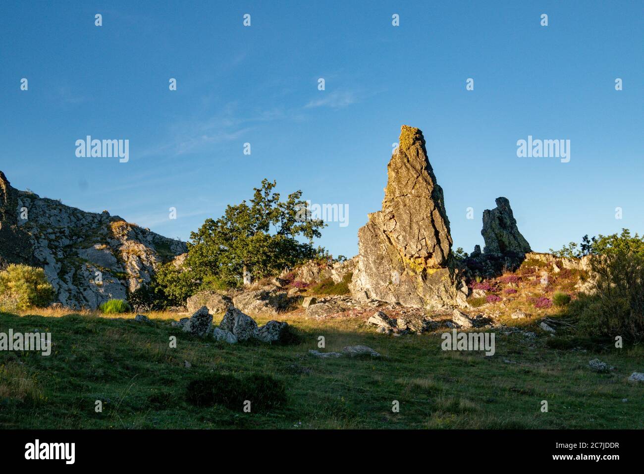Hiking route through the Peña Tremaya. Palencia. Spain Stock Photo - Alamy