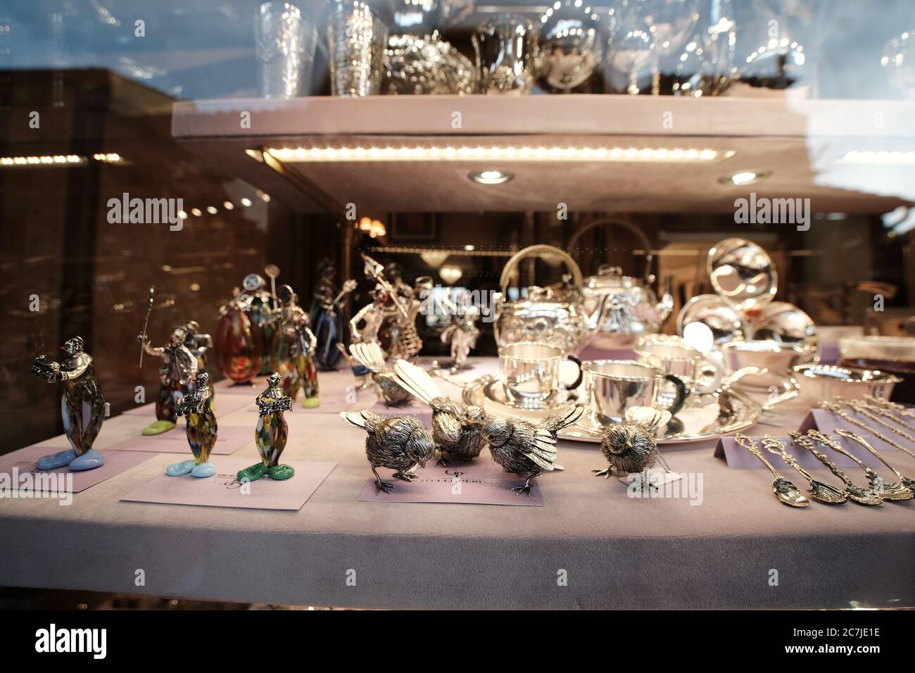 italyan realistic animal miniature statues, made from silver and gold ...