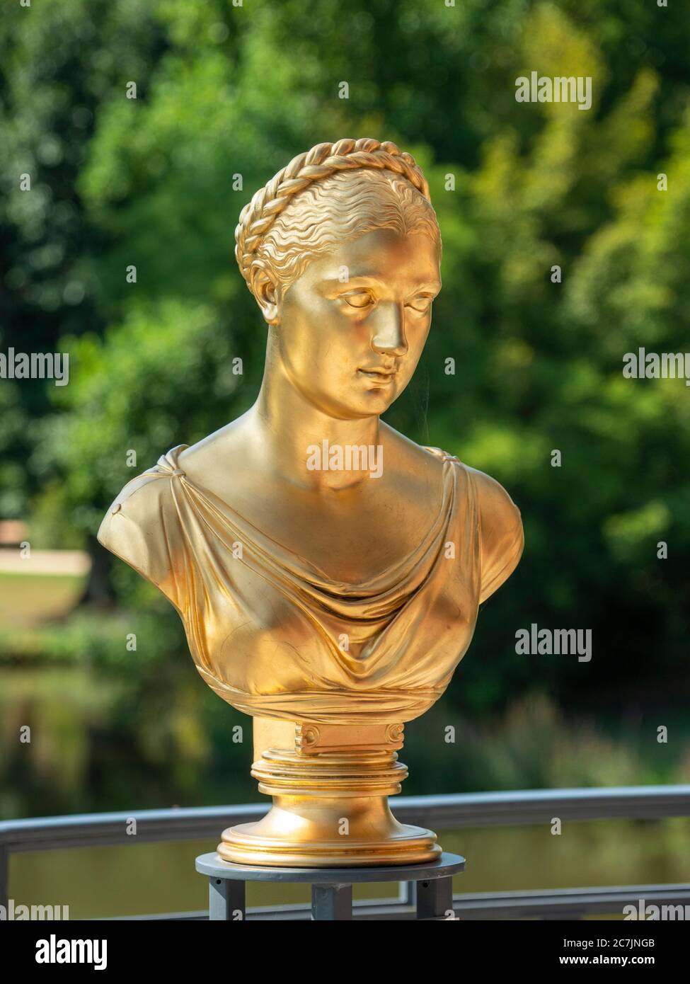 New Palace, golden bust of Countess Caroline Jeanette Alopäus, Muskauer ...