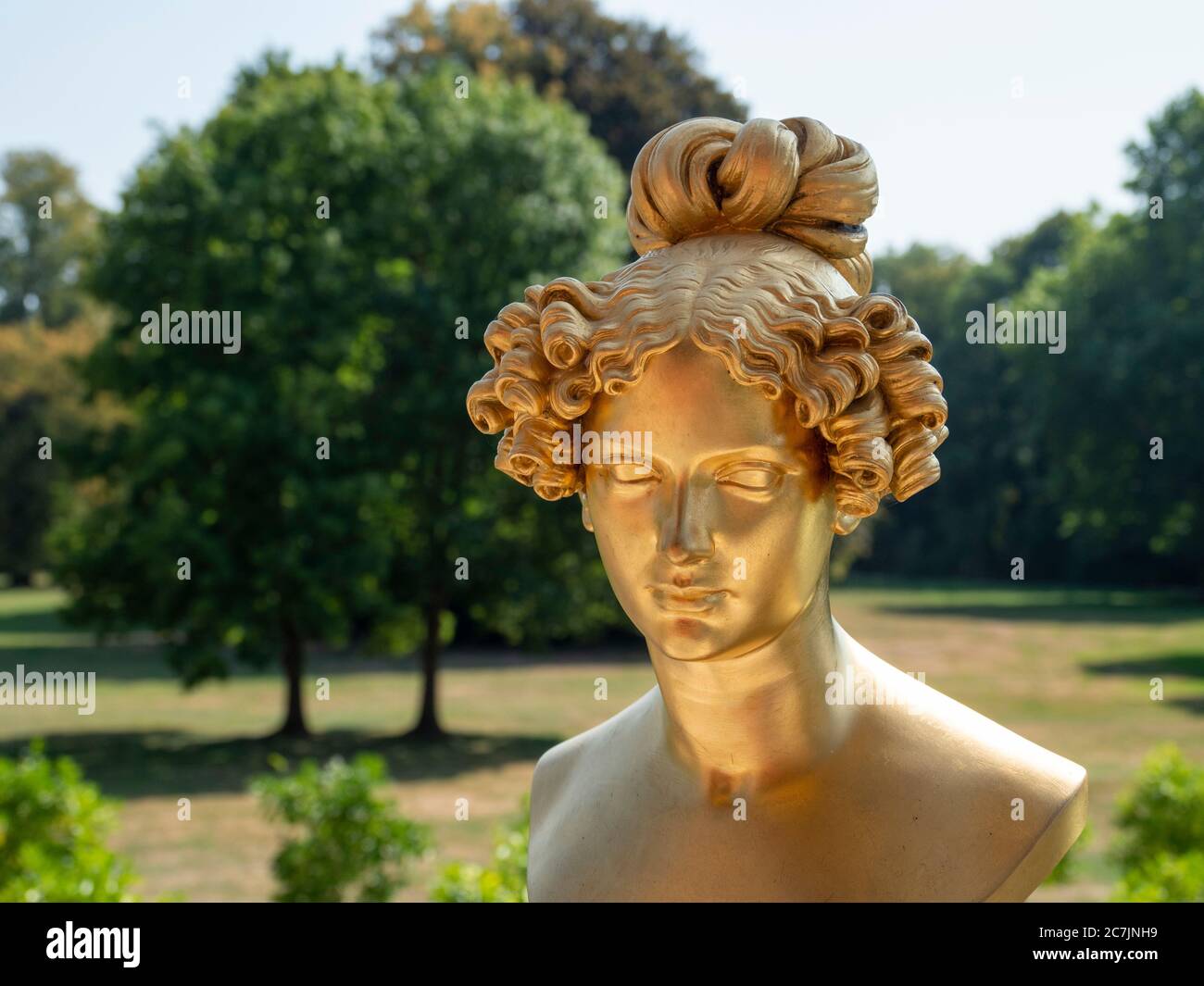 Sontag hi-res stock photography and images - Alamy