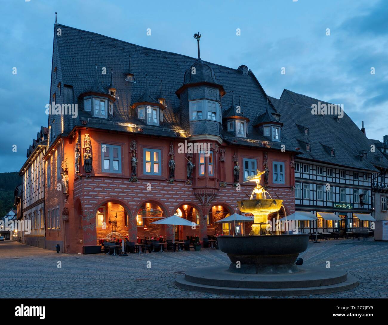 Town hall, old town of Goslar at dusk, UNESCO World Heritage, Lower ...