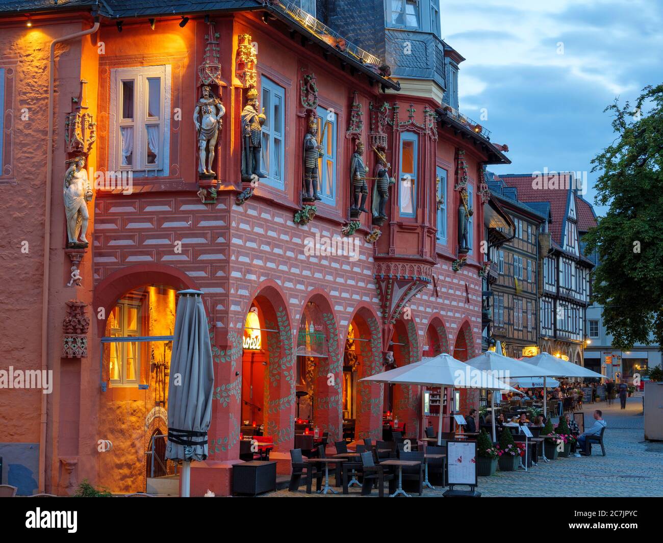Town hall, old town of Goslar at dusk, UNESCO World Heritage, Lower ...