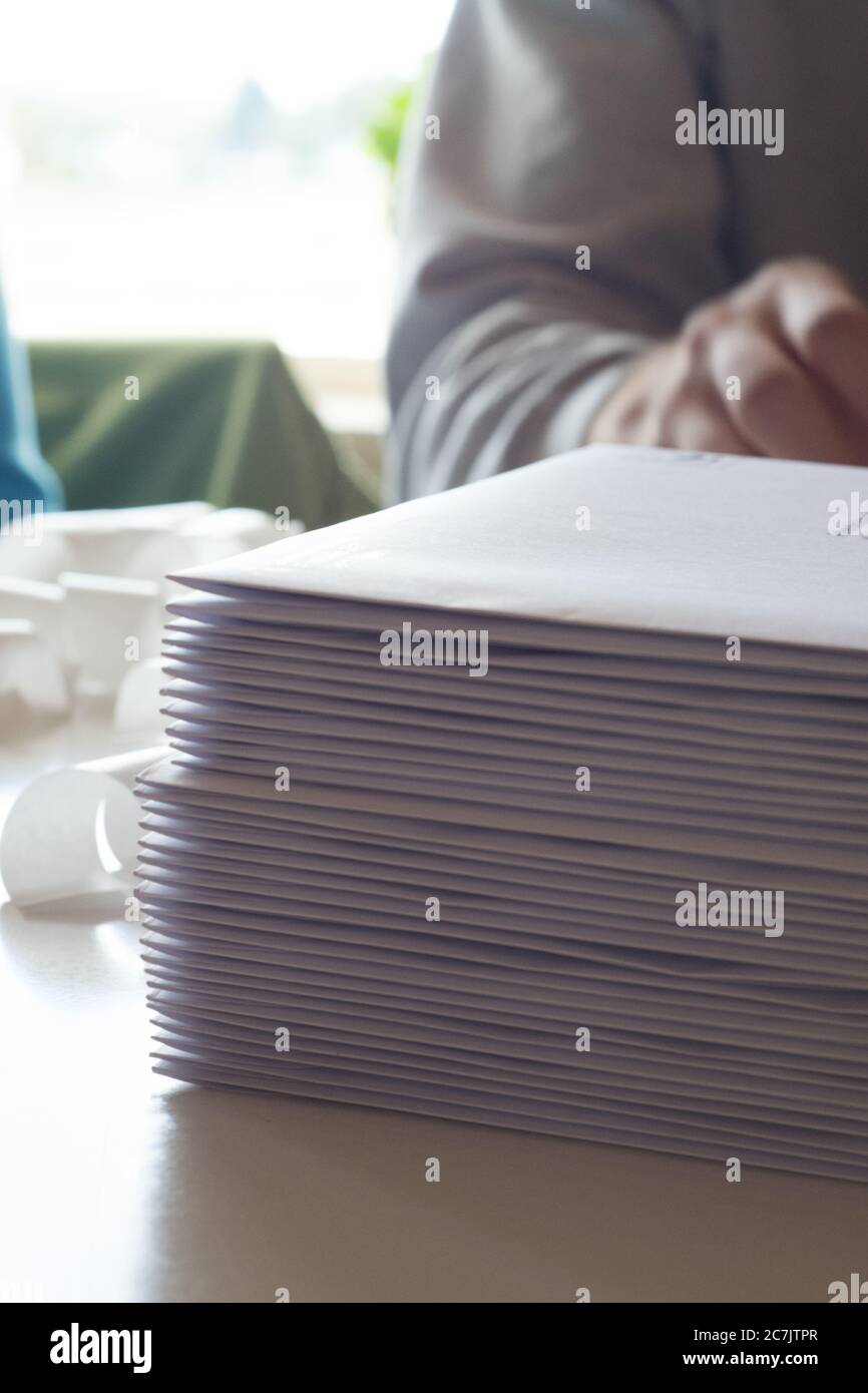 Businessman file folders on desk hi-res stock photography and images ...