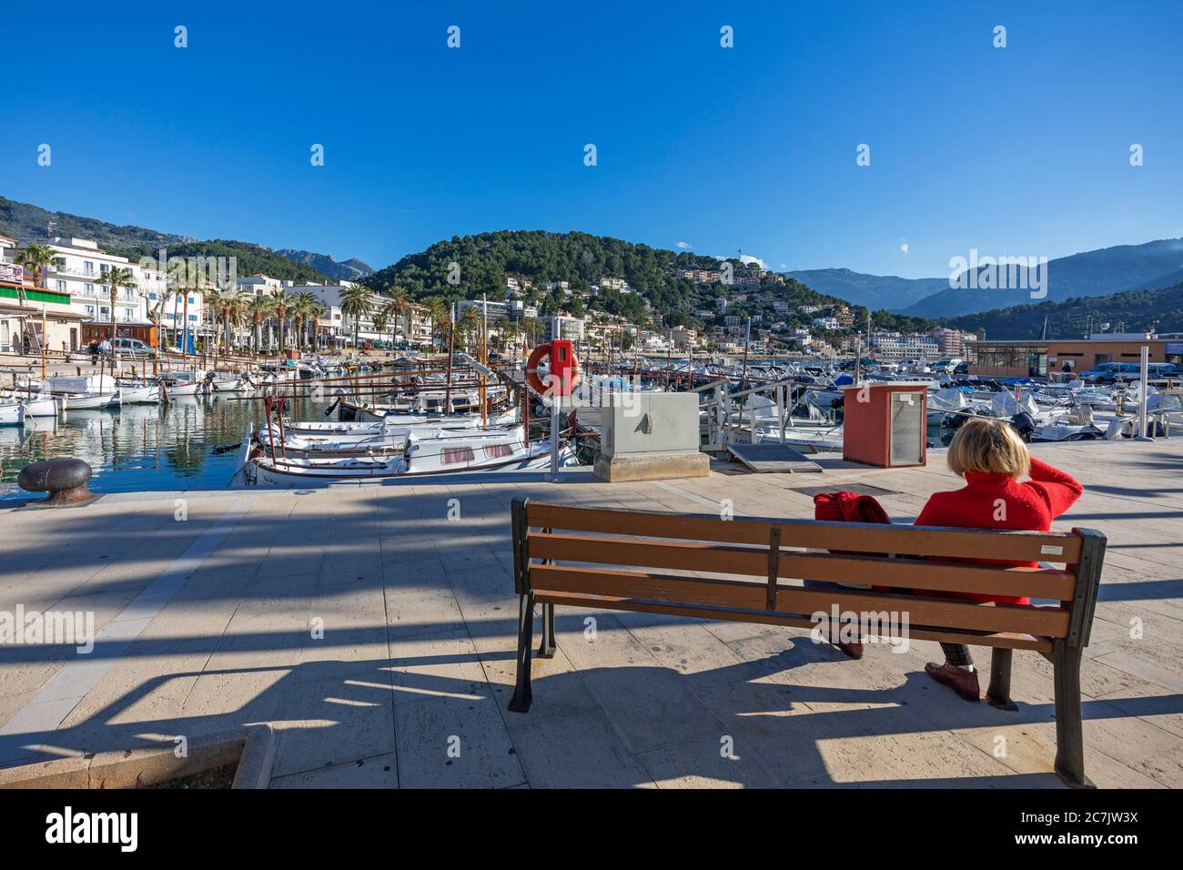 Harbor promenade, bench, Port de Sóller harbor, Mallorca island Stock ...