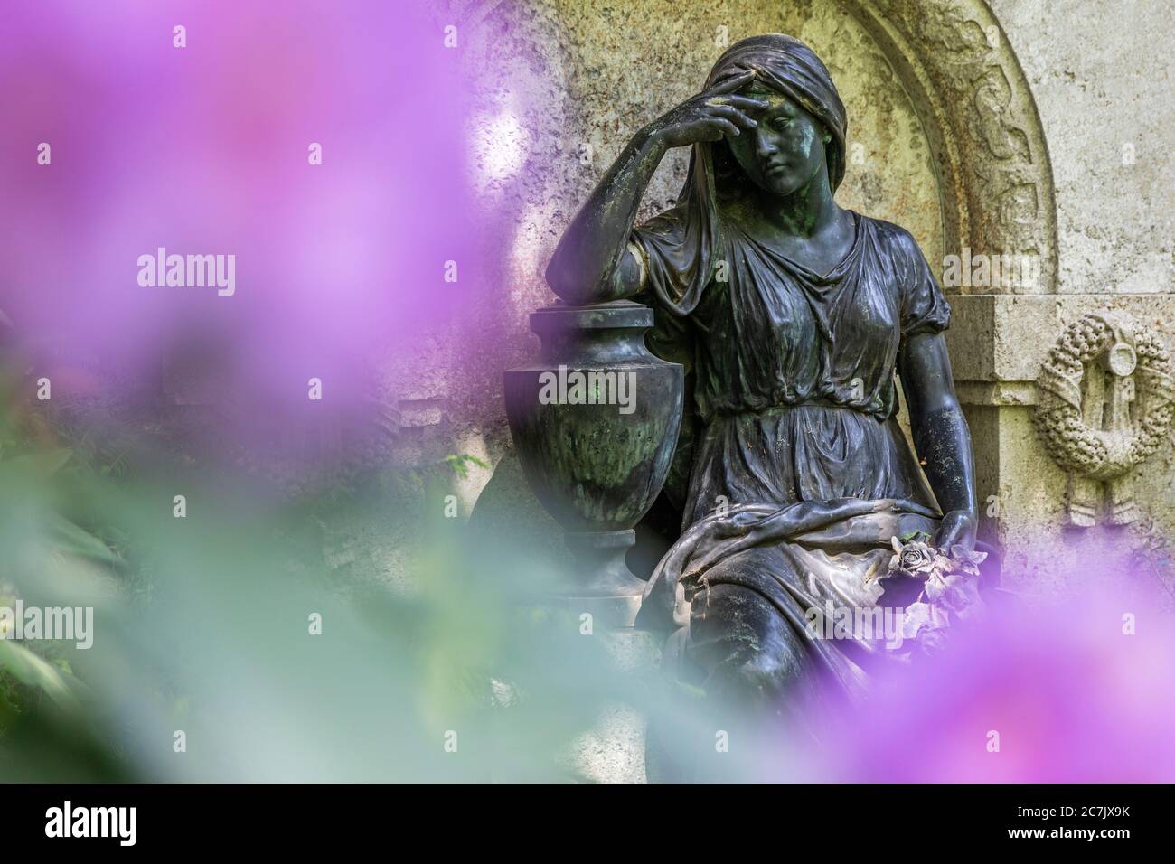 Mourning statue of women, Ohlsdorf cemetery, Hamburg Stock Photo - Alamy