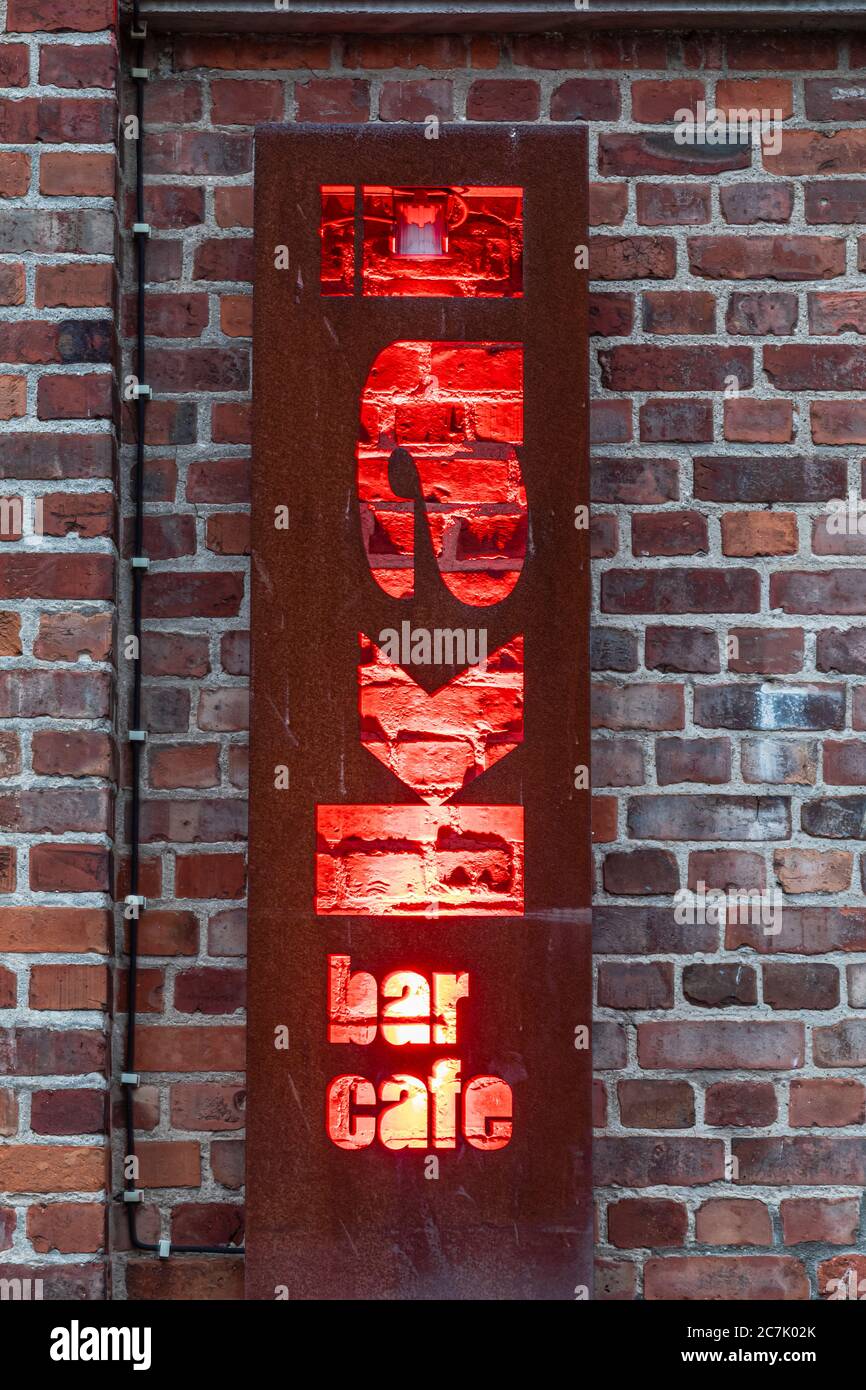 Neon signs advertising foods hi-res stock photography and images - Alamy