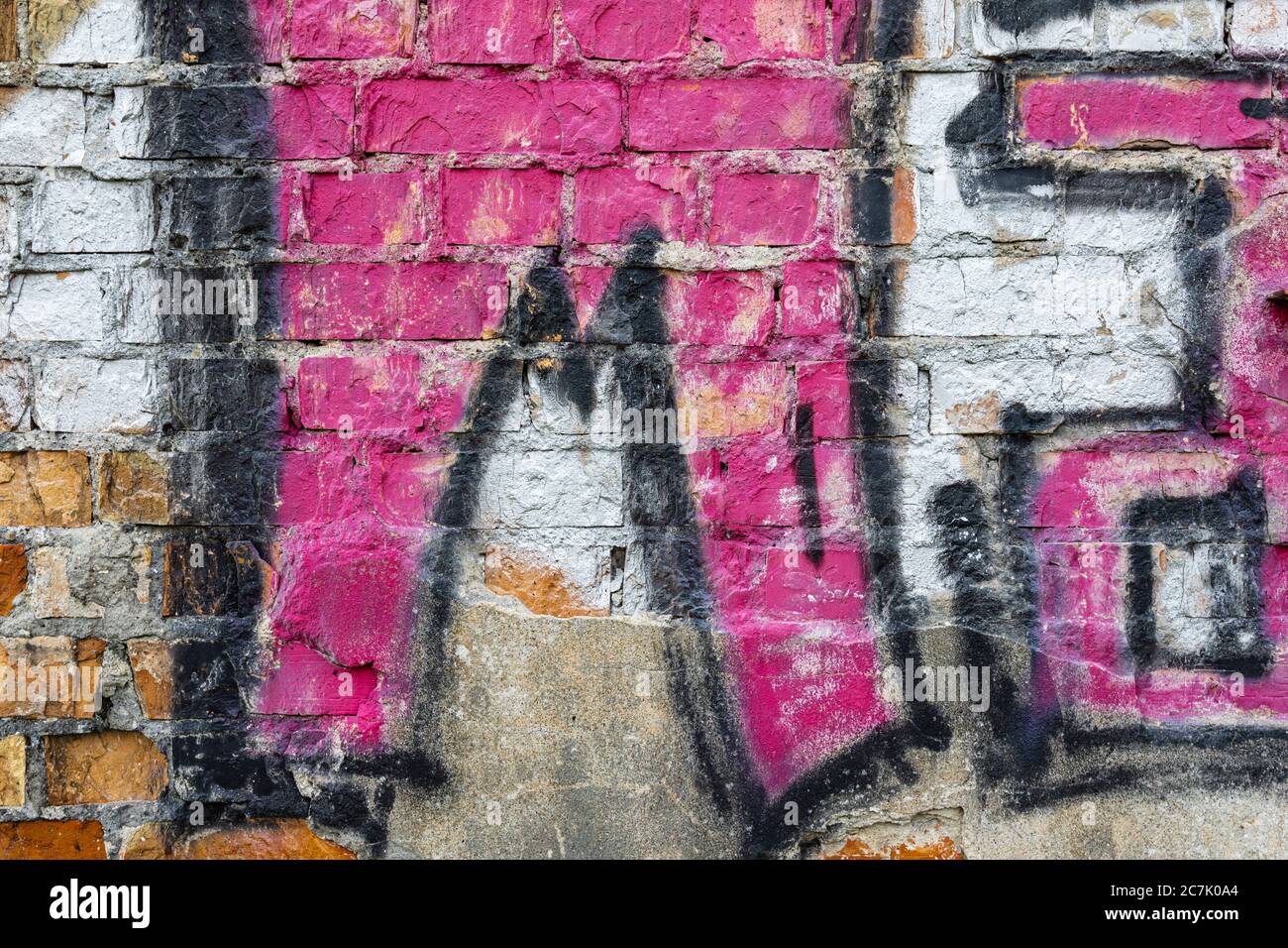 Graffiti outside outdoors exterior outdoor hi-res stock photography and ...
