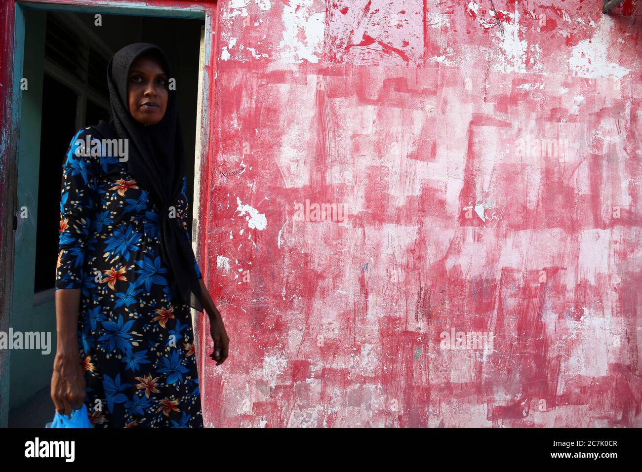Woman walking street hi-res stock photography and images - Alamy