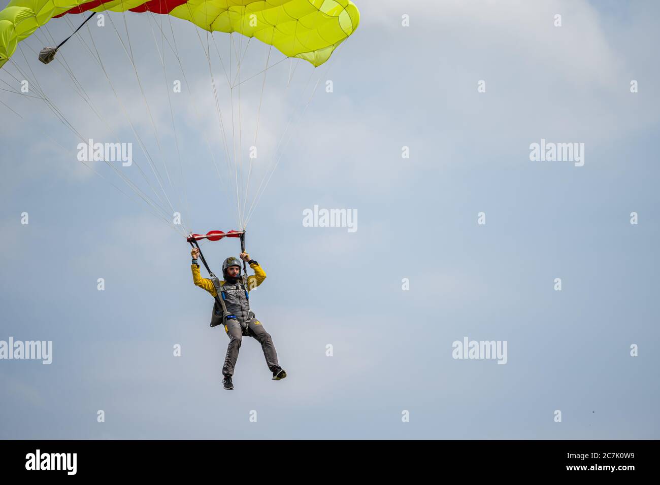 Parachute water landing hi-res stock photography and images - Alamy
