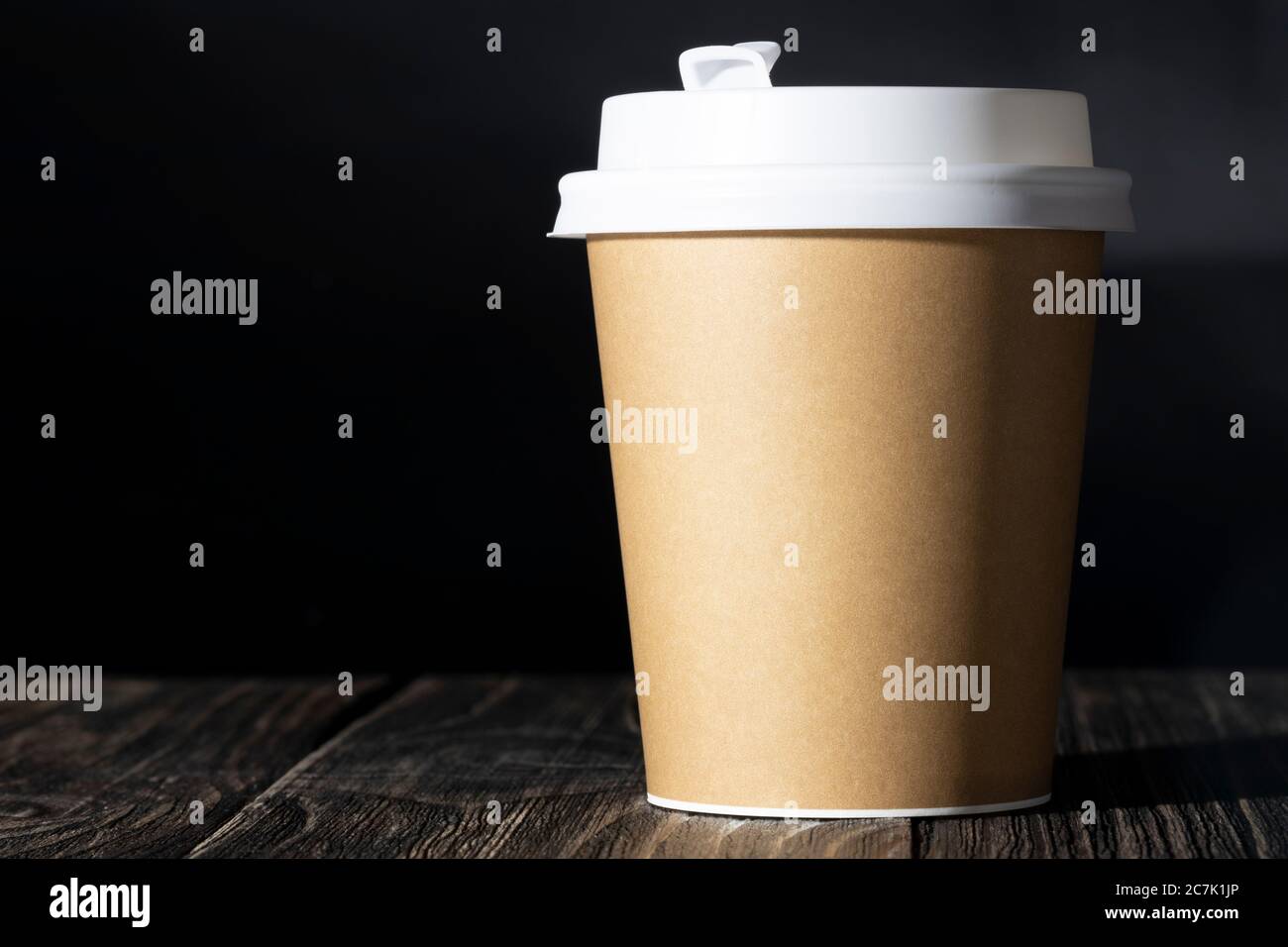 Dramatic lighting restaurant hi-res stock photography and images - Alamy